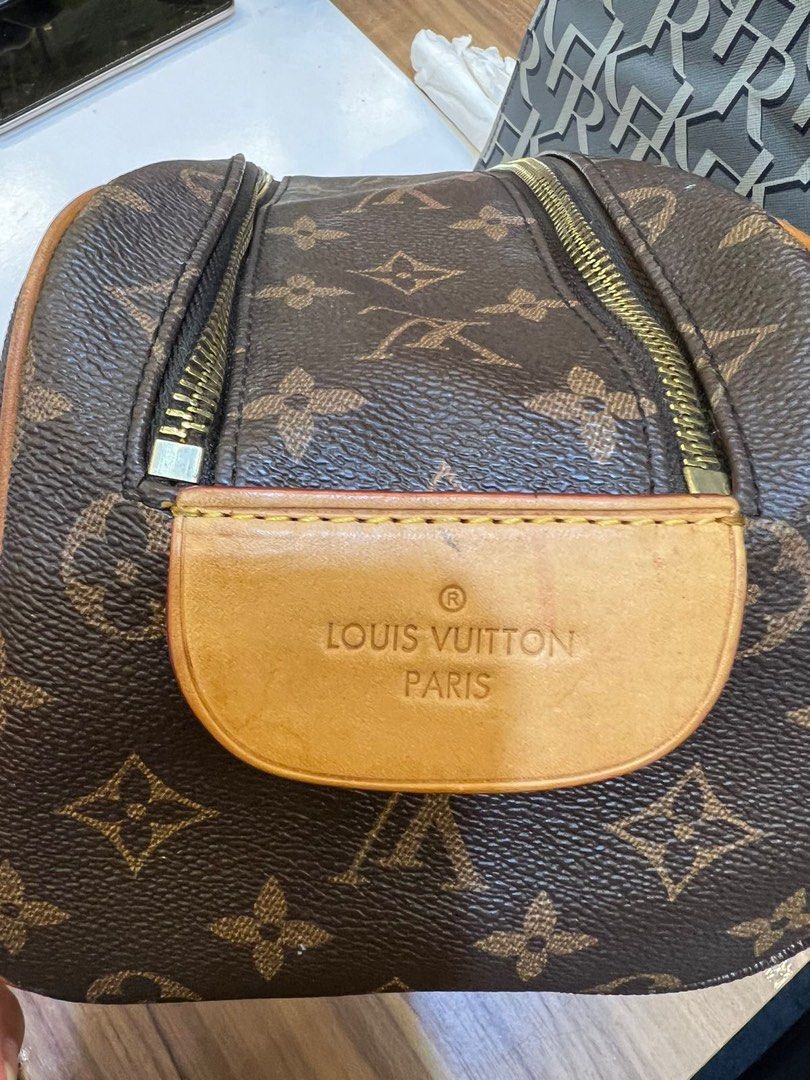 Lv pouch, Barang Mewah, Tas & Dompet di Carousell