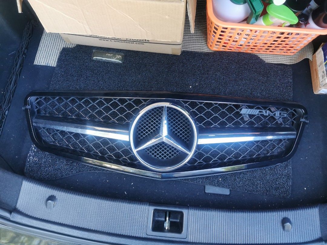 Mercedes W204 C200K grille, Car Accessories, Accessories on Carousell