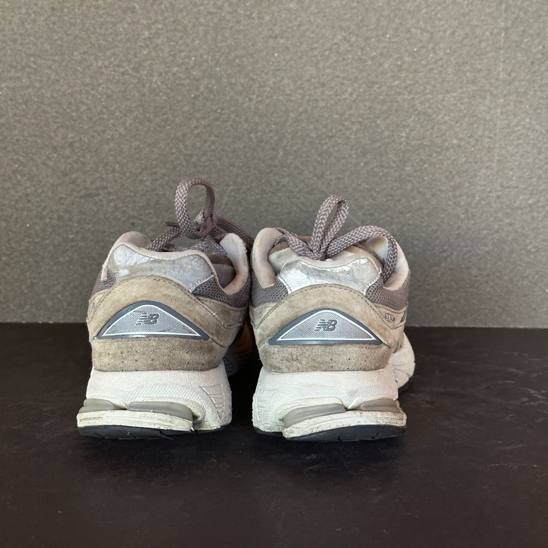 NEW BALANCE 2000 2R on Carousell