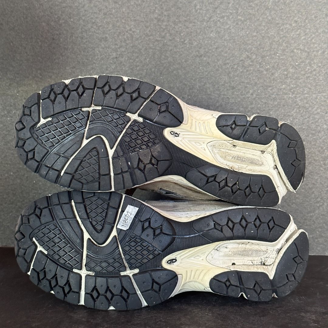 NEW BALANCE 2000 2R on Carousell