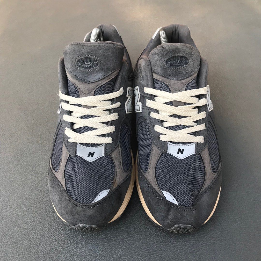 New Balance 2002 r black dark grey, Fesyen Pria, Sepatu , Sneakers di ...