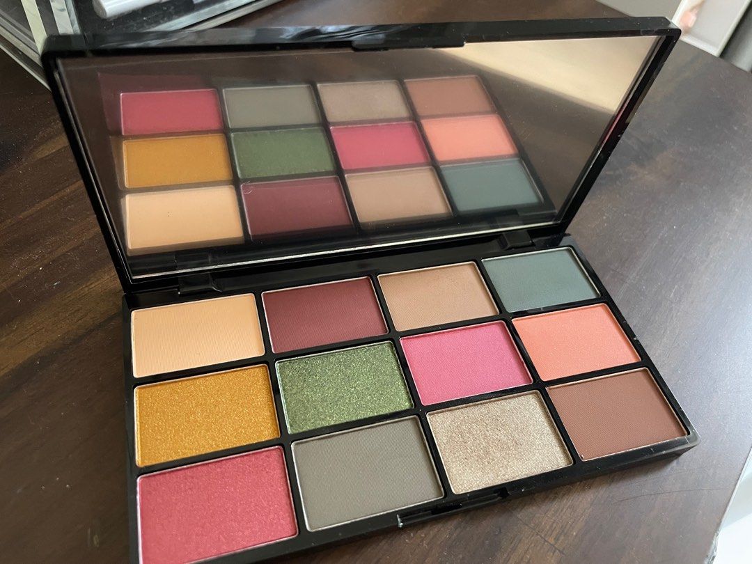 NYX In Your Elements 元素系列眼影盤 Earth , 香水、美妝、保養, 臉部彩妝、保養與清潔, 化妝品在旋轉拍賣