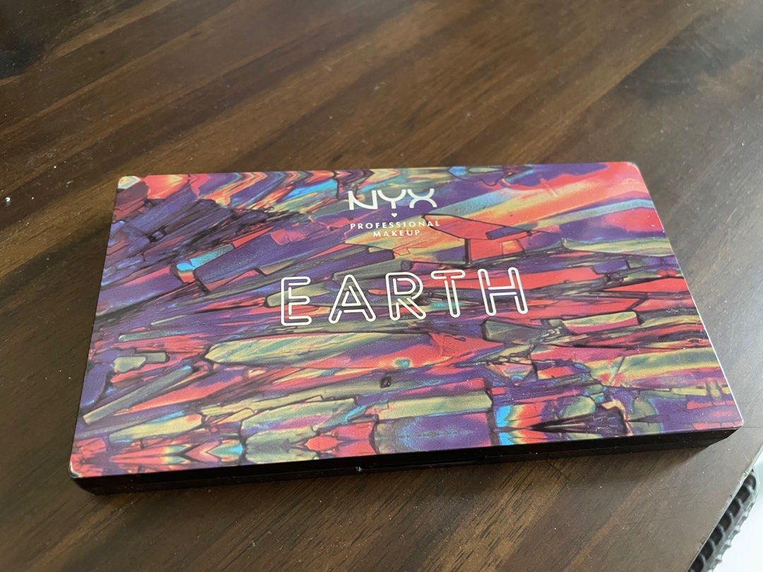NYX In Your Elements 元素系列眼影盤 Earth , 香水、美妝、保養, 臉部彩妝、保養與清潔, 化妝品在旋轉拍賣