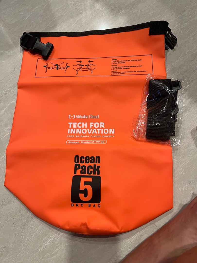 Ocean pack 5 litre dry bag, Men's Fashion, Bags, Sling Bags on Carousell