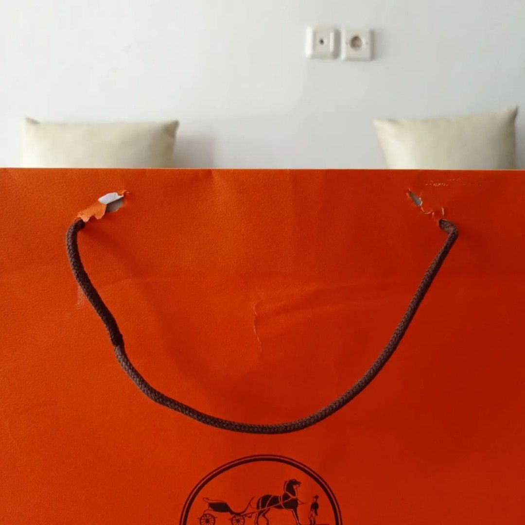 Paperbag Hermes xl original / paper bag hermes asli, Serba Serbi, Others di Carousell