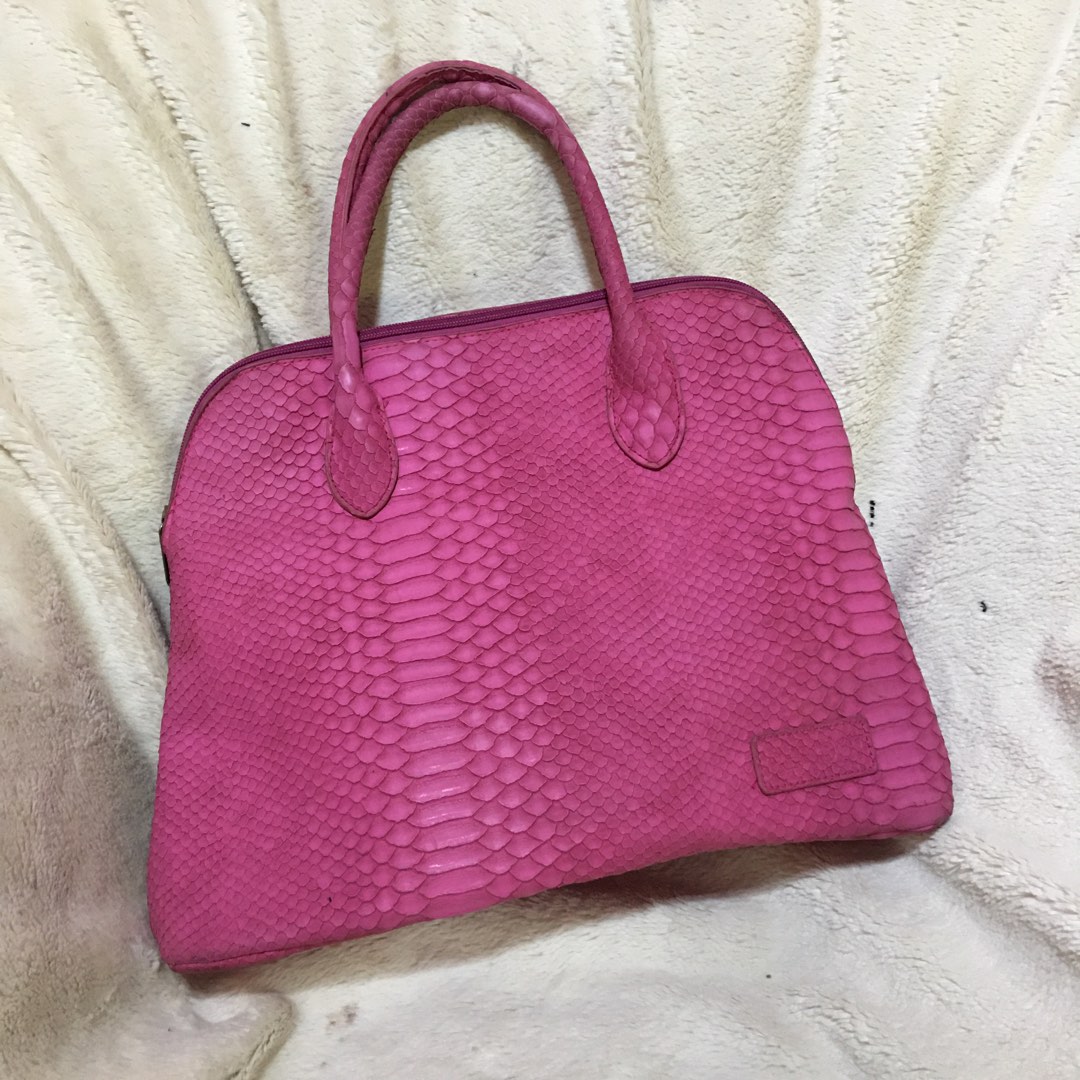Peridot in Barbie Pink, Women's Fashion, Bags & Wallets, Purses ...