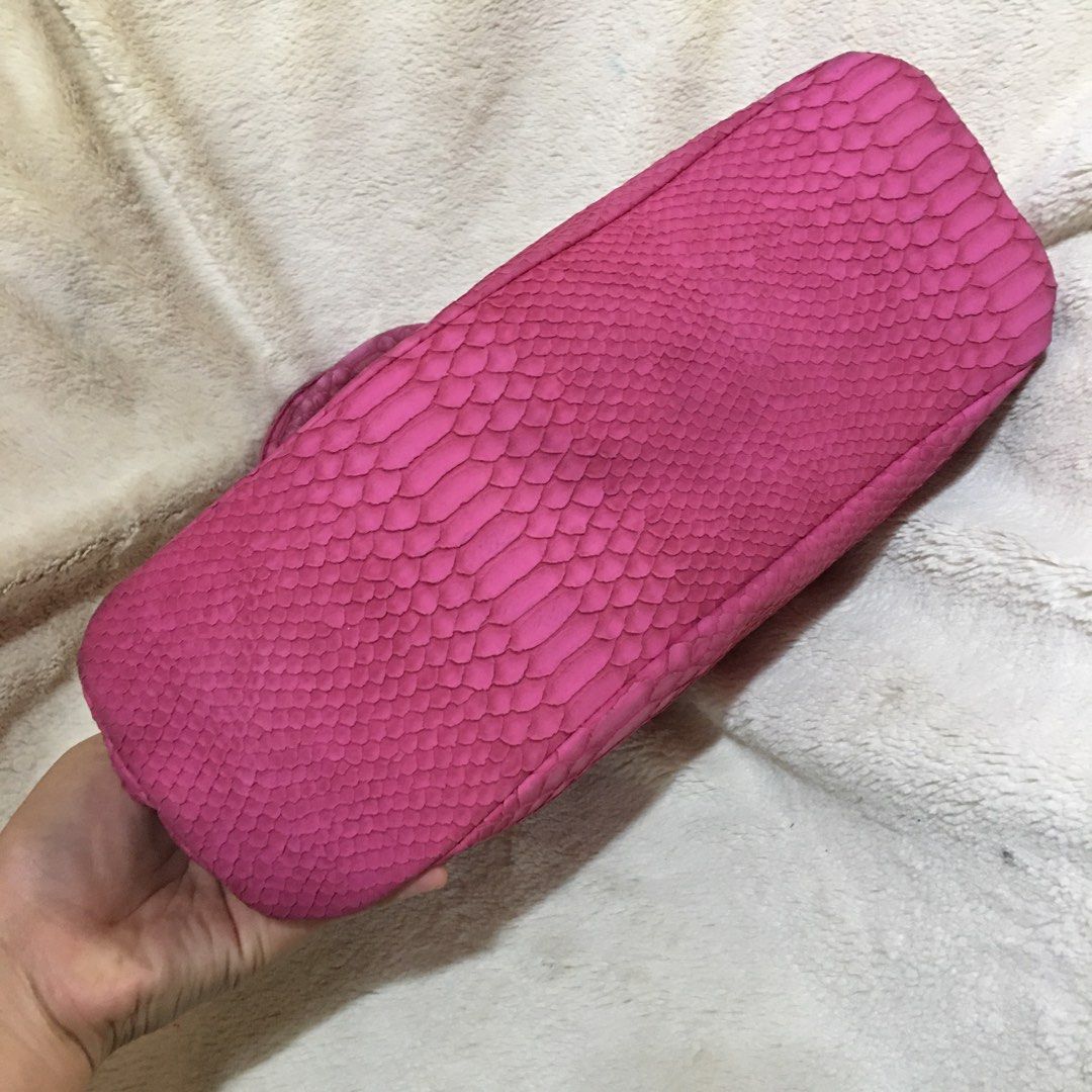 Peridot in Barbie Pink, Women's Fashion, Bags & Wallets, Purses ...