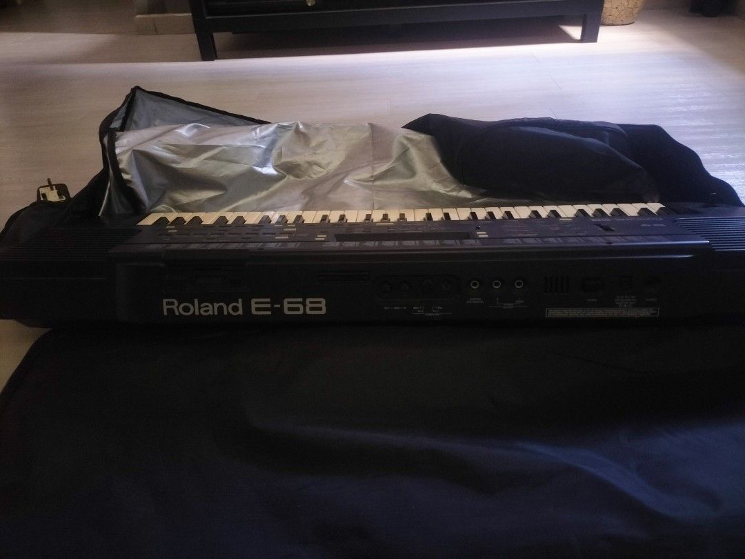 Piano keyboard Roland E-68, Hobbies & Toys, Music & Media, Musical ...