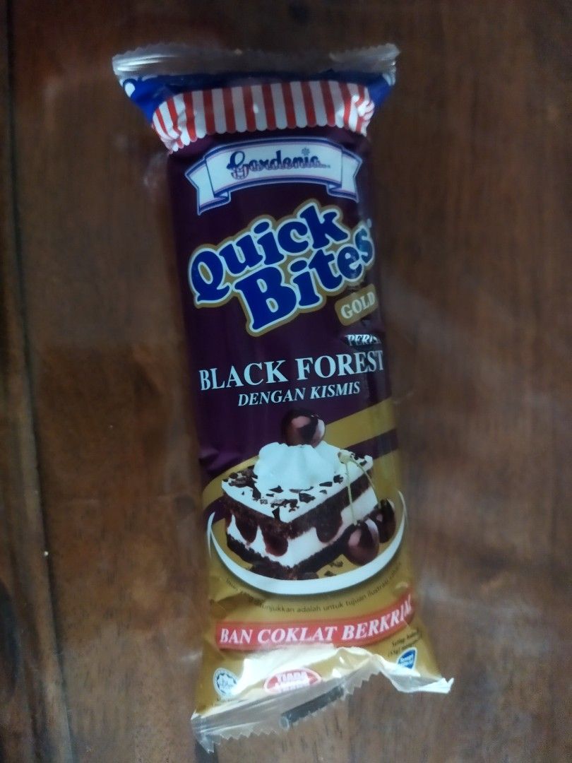 Quick bites gold perisa black forest dengan kismis, Food & Drinks ...