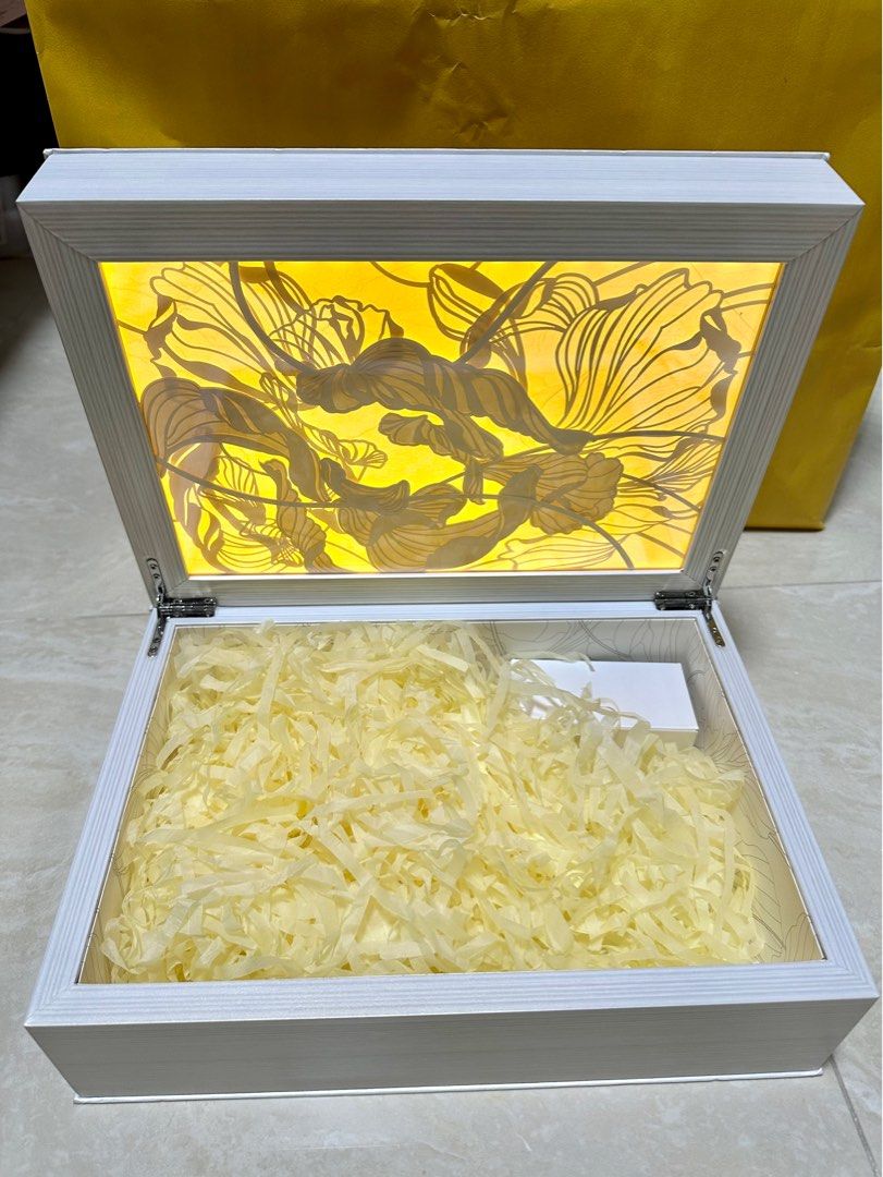 RARE VCA LED Light Box for VVIP Autumn Festival Mooncake Van Cleef ...