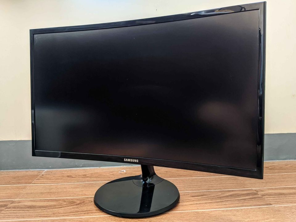 Samsung 24 inch 60-72hz Curved PC monitor, Computers & Tech, Parts ...