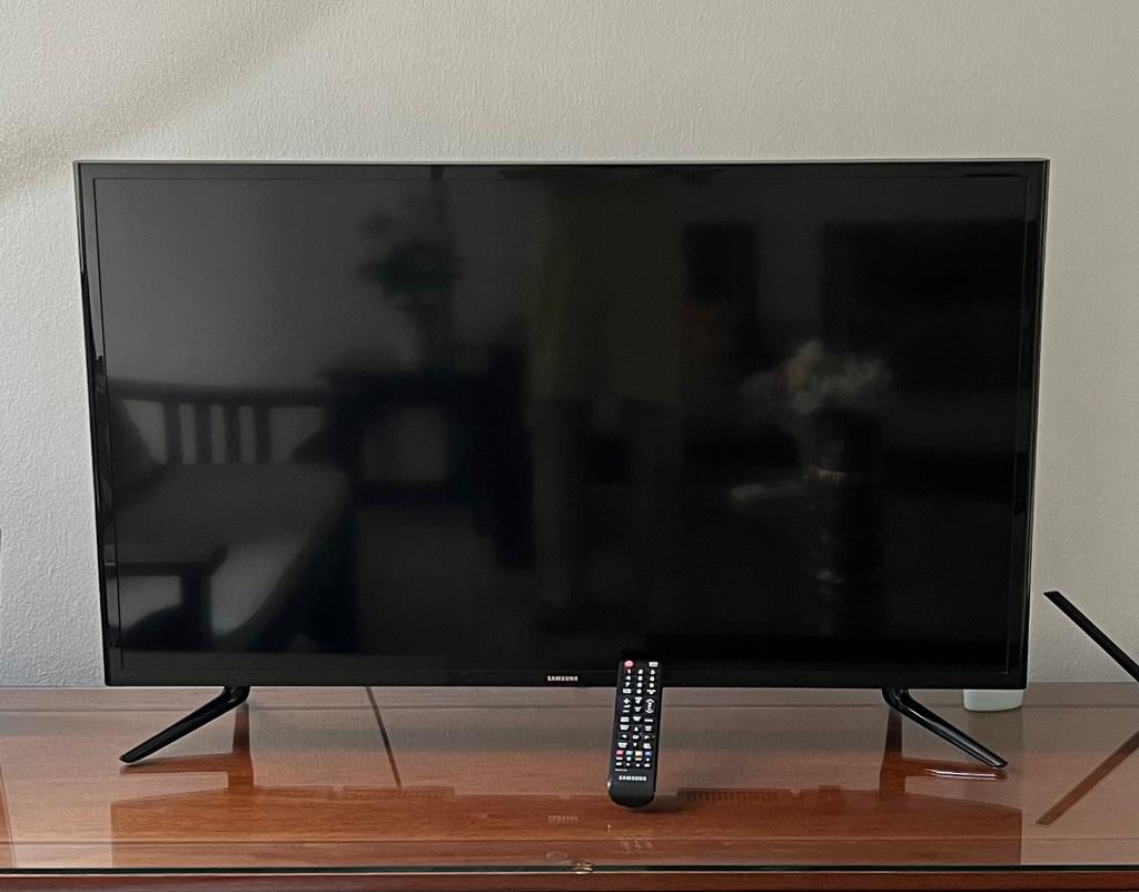 Samsung 40 inch smart TV, TV & Home Appliances, TV & Entertainment, TV ...