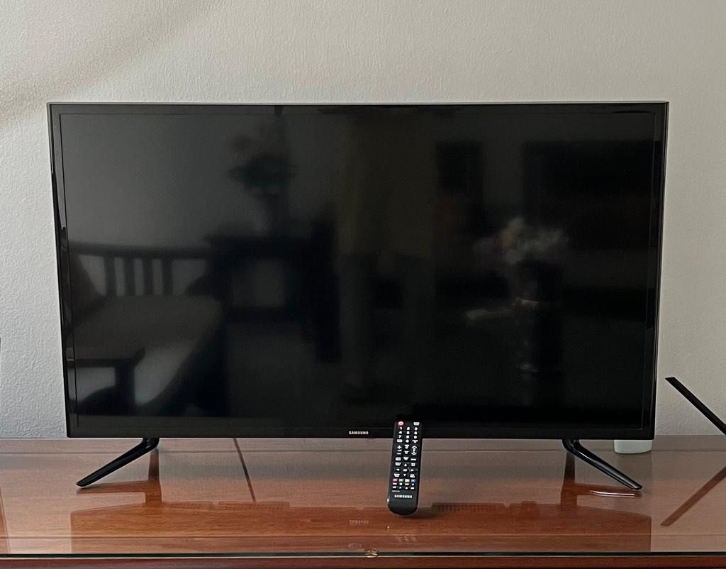 Samsung 40 inch smart TV, TV & Home Appliances, TV & Entertainment, TV ...