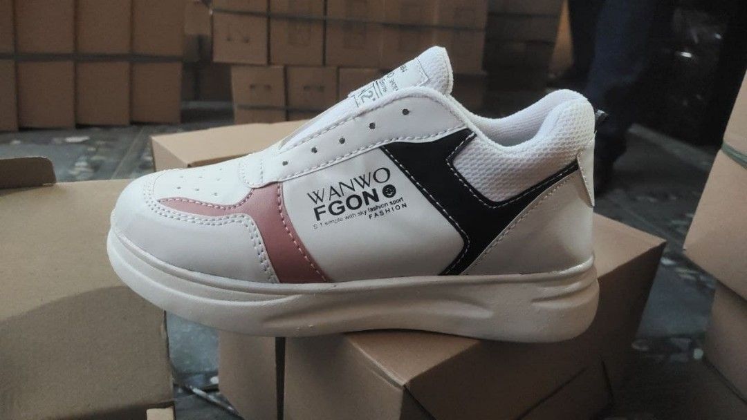 Sepatu Sneakers wanita Korea Wanwo new, Fesyen Wanita, Sepatu di Carousell