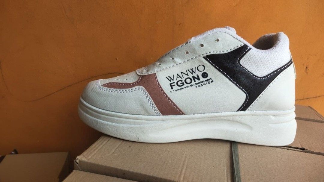 Sepatu Sneakers wanita Korea Wanwo new, Fesyen Wanita, Sepatu di Carousell
