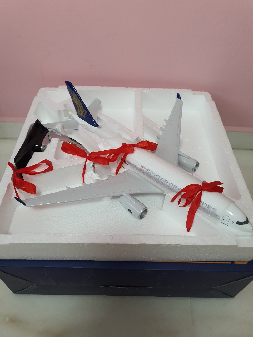 Singapore Airlines SIA A330 plane model, Hobbies & Toys, Memorabilia ...