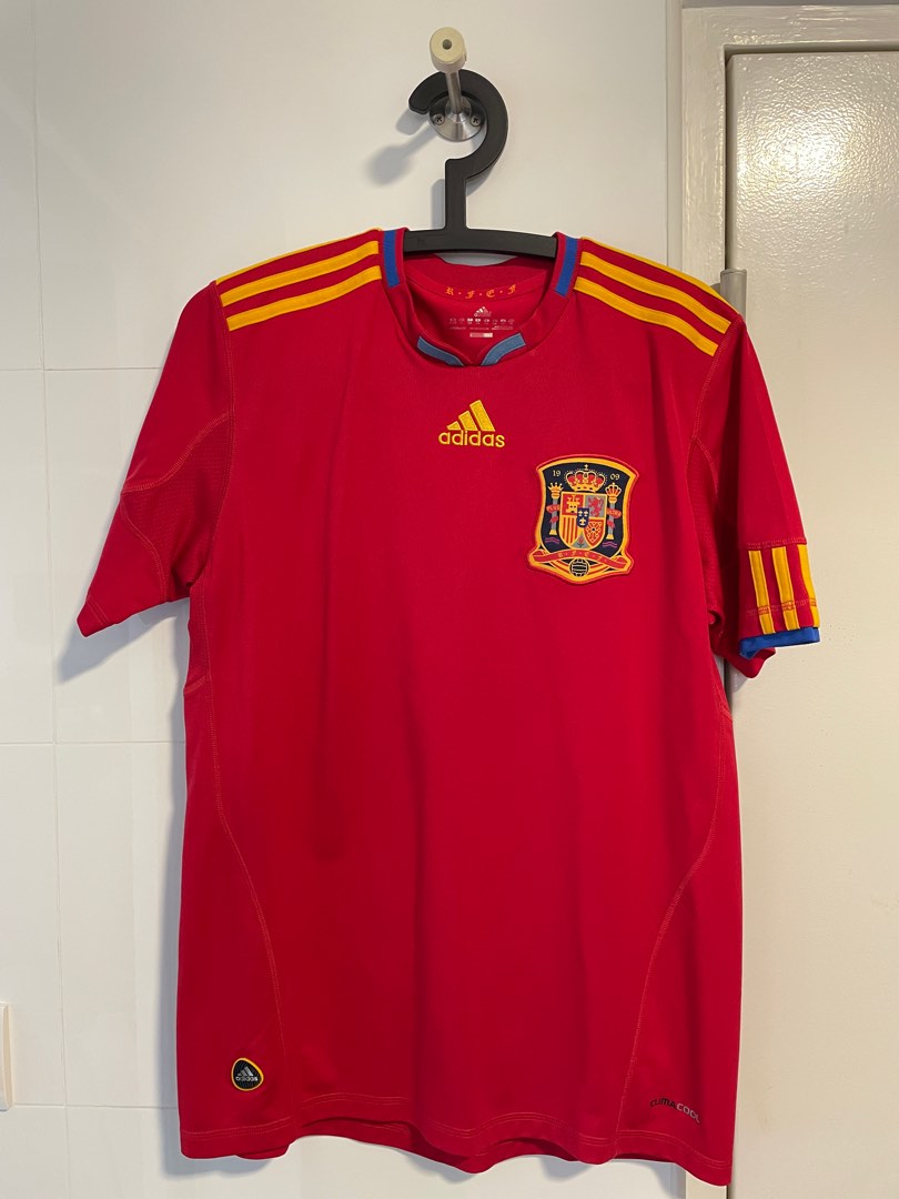 Spain jersey, Men's Fashion, Activewear on Carousell