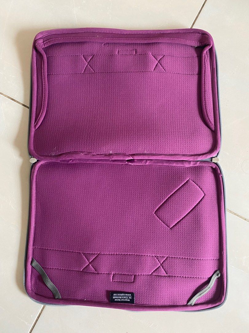 Tas Laptop merek Capdase, Serba Serbi, Others di Carousell