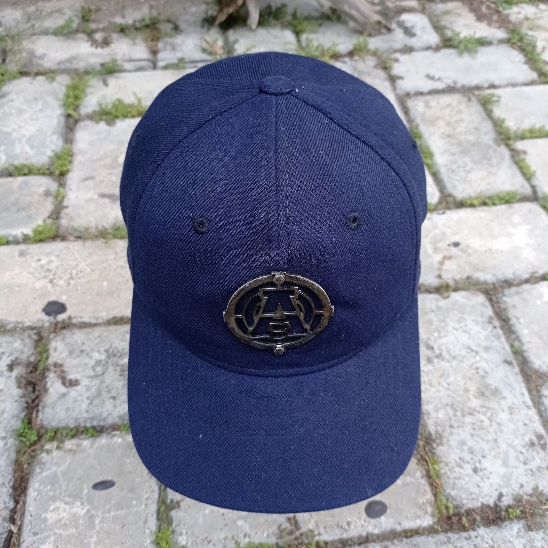 Topi SMB A Besi Kriuk, Fesyen Pria, Aksesoris, Topi di Carousell