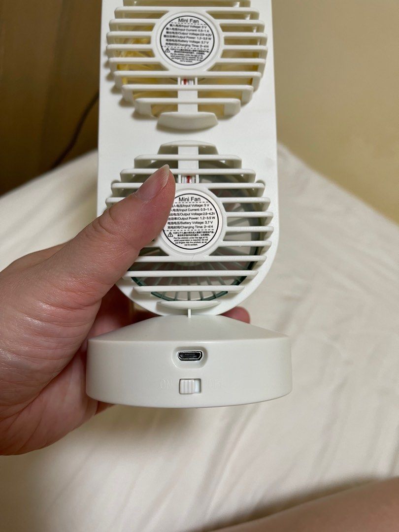 Traffic light inspired usb, chargable, portable fan, 3 head fan, 3 tier ...