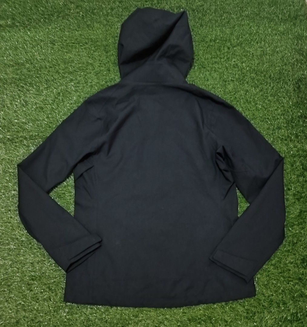 UNIQLO BLOCK TECH PARKA on Carousell