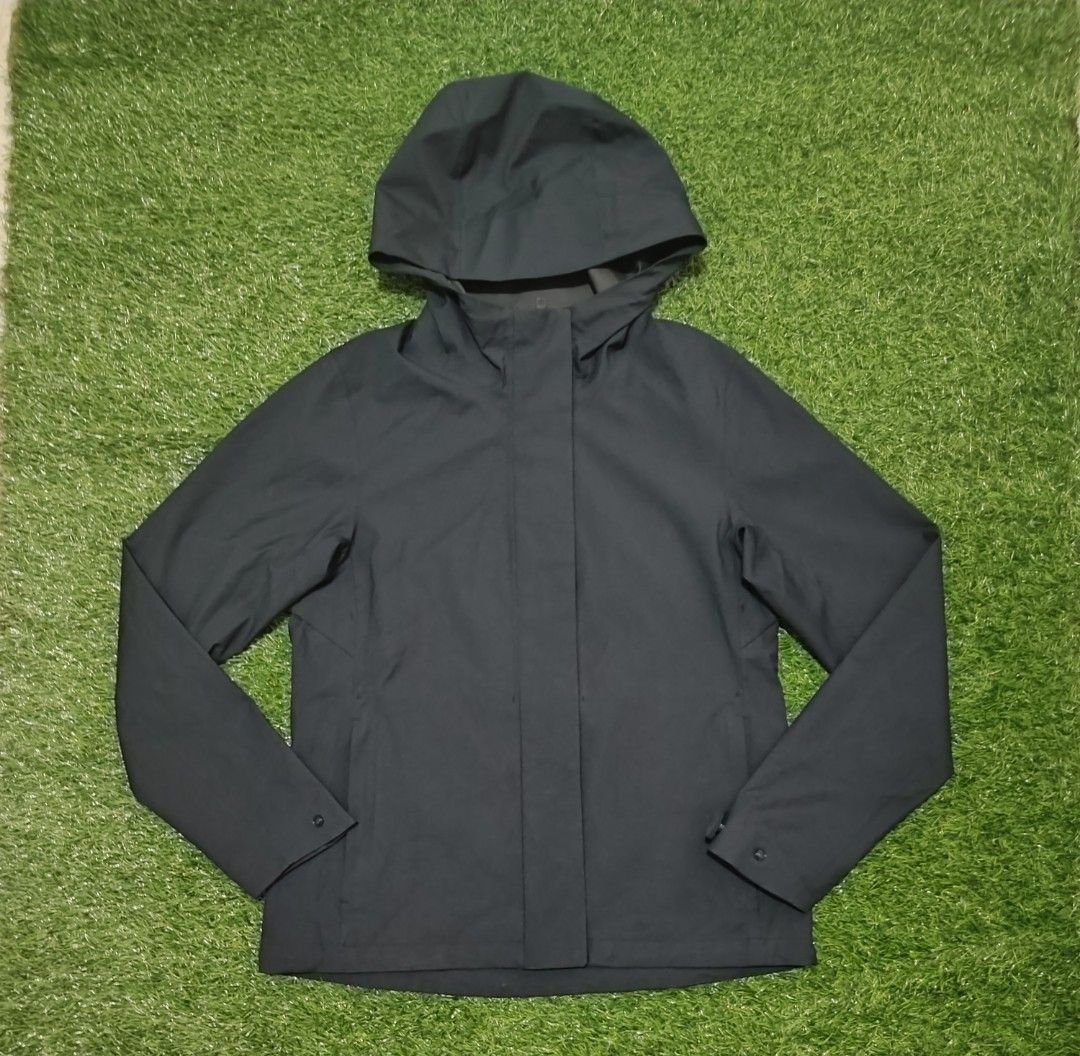 UNIQLO BLOCK TECH PARKA on Carousell