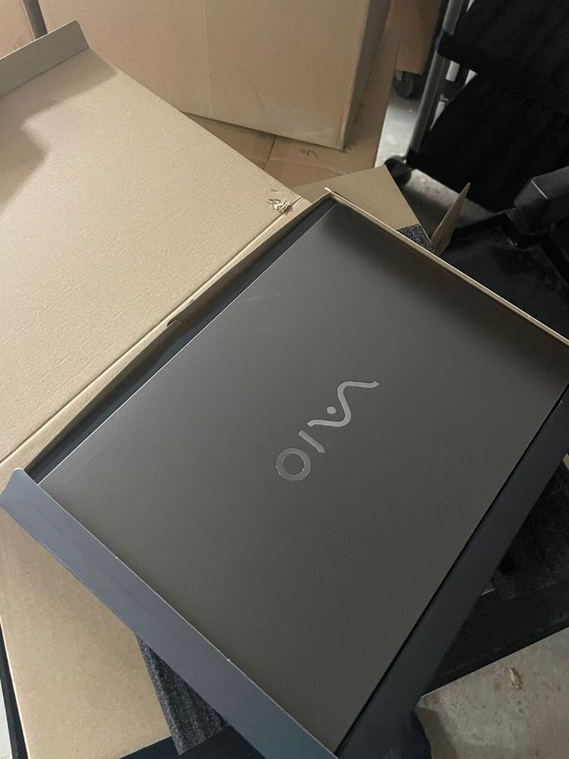 VAIO SE14 Grey (i5 - 8265u/ 8GB RAM/ 256GB SSD / 14" Monitor ), 電腦＆科技, 手提電腦 - Carousell