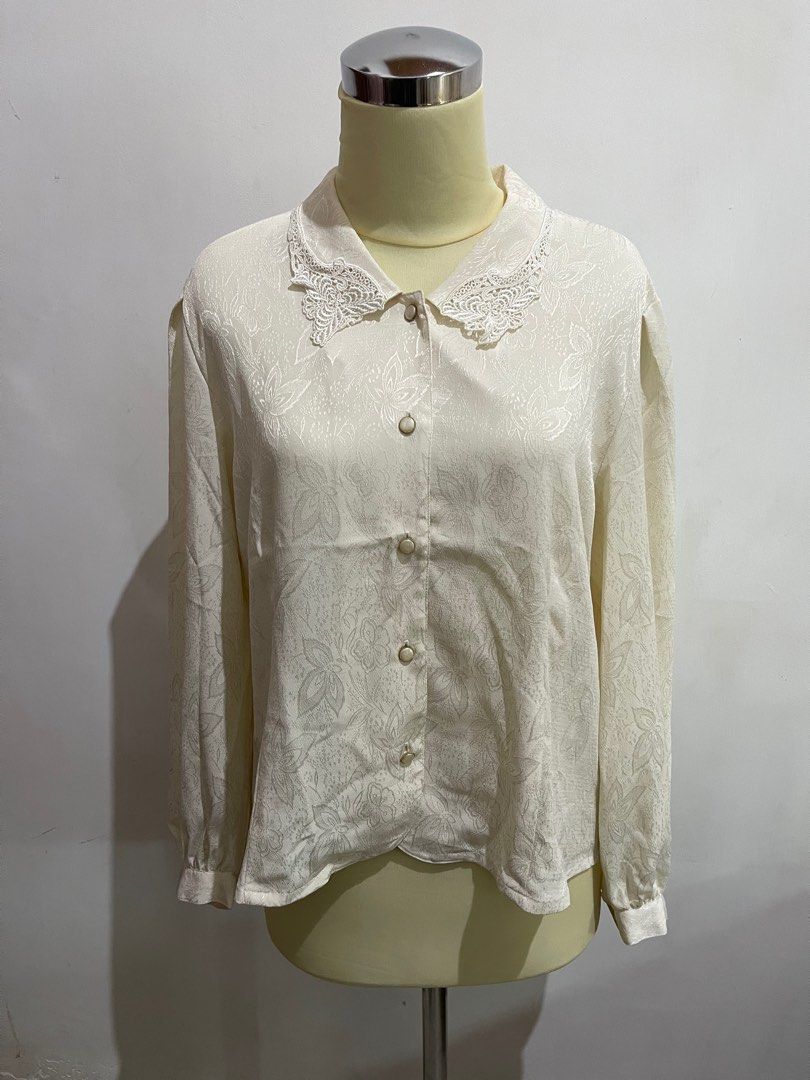Vintage putih gading, Fesyen Wanita, Pakaian Wanita, Atasan di Carousell