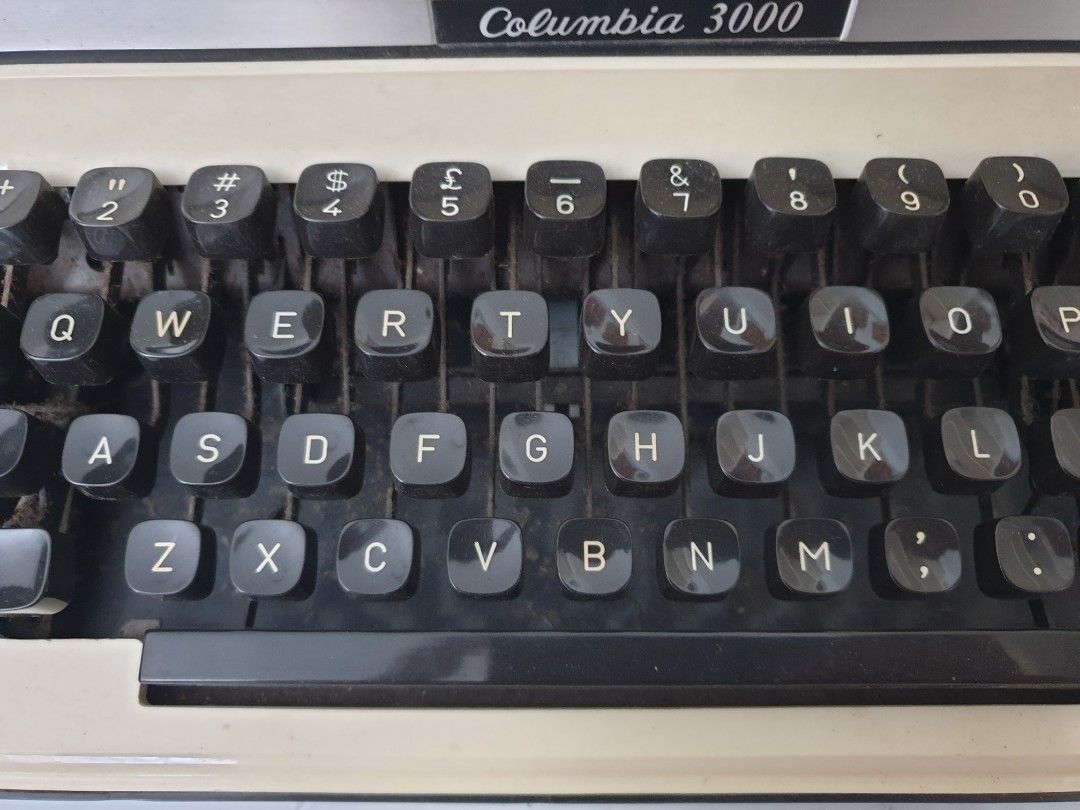 Vintage Typewriter Columbia 3000, Hobbies & Toys, Stationery & Craft ...