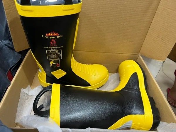 3539 FIRE BUSTER FIRE FIGHTING BOOTS on Carousell