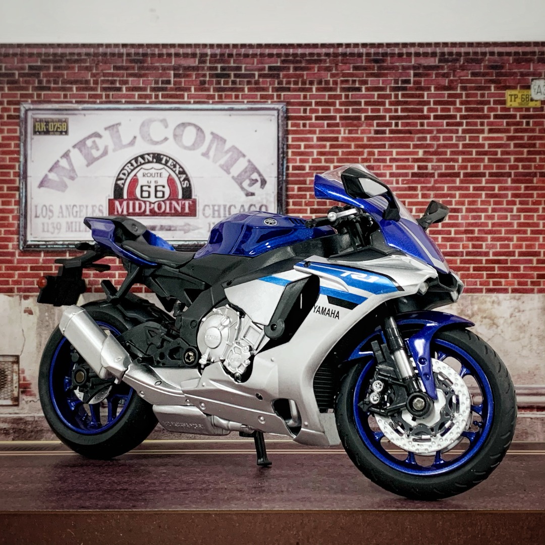 BNIB Yamaha R1 1:12 Scale Model, Motorcycles, Motorcycle Accessories on ...