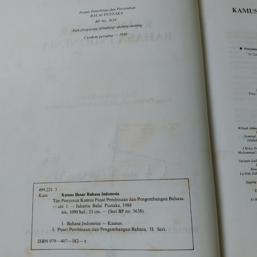Buku Kamus Besar Bahasa Indonesia KBBI Depdikbud Balai Pustaka 1988 Cet Pertama BP 3658, Buku ...