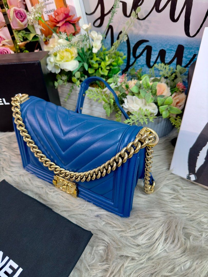 CHANEL CHEVRON LE BOY (Blue ) series 23 on Carousell