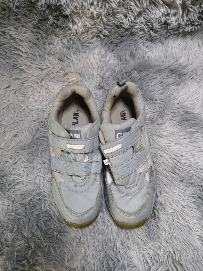 CPlan White Velcro Sneakers, Men's Fashion, Footwear, Sneakers on Carousell