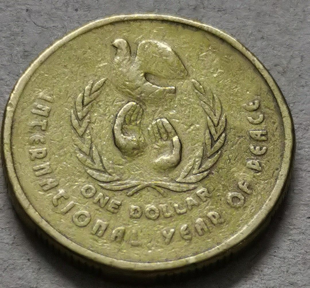 D8: 1986 Australia One Dollar Coin International Year of Peace, Hobbies ...