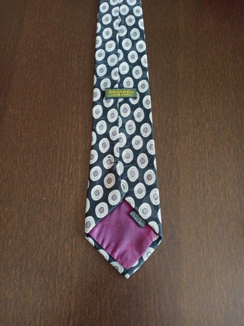 Dasi pria Daniel alberini, Fesyen Pria, Pakaian , Lainnya di Carousell