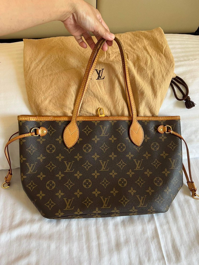 Louis Vuitton Neverfull Pm size on Carousell