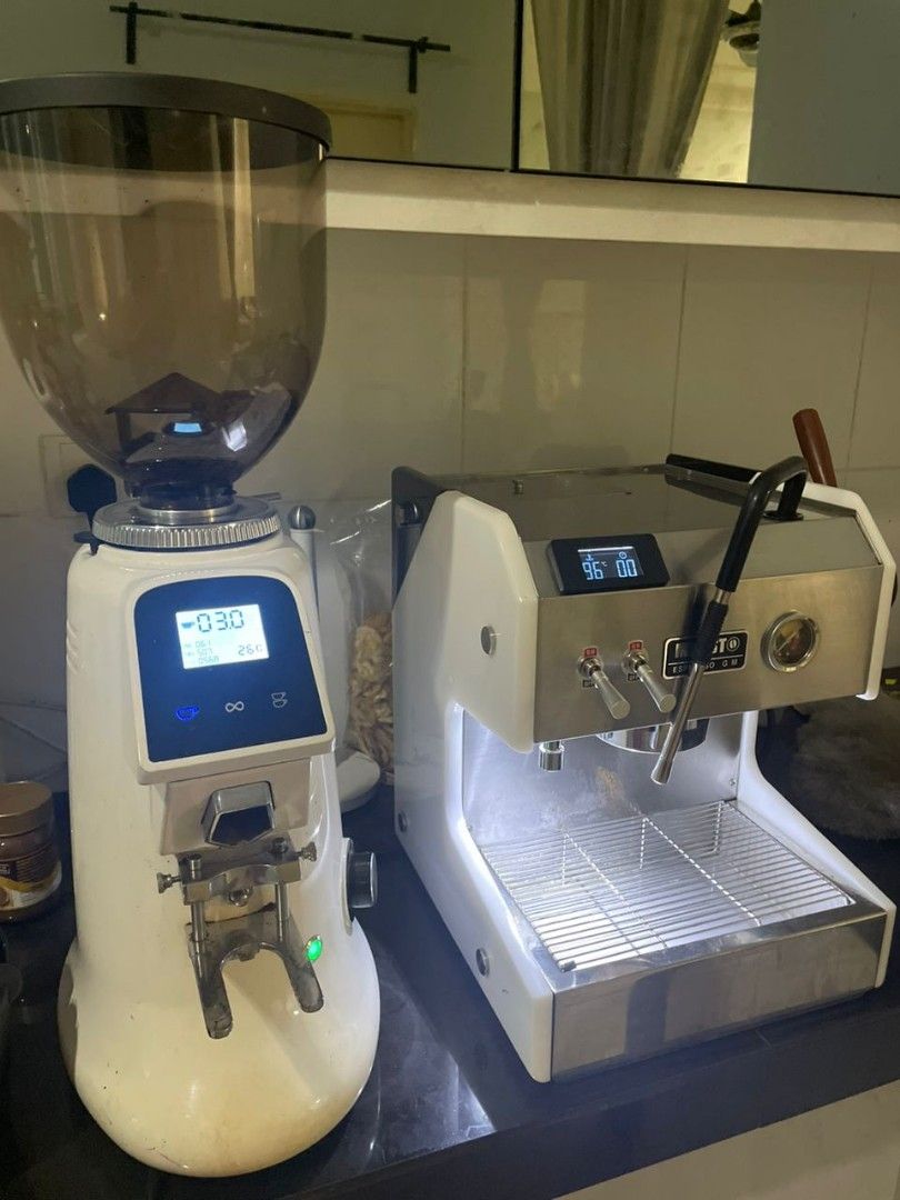 Milesto EM20 Espresso machine and Milesto Grinder AD740, TV & Home ...