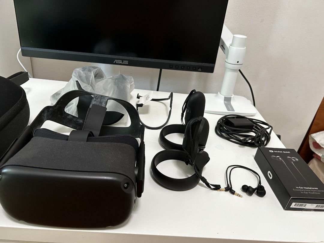 Oculus Quest (1st gen) 128GB, with official accessories (e.g. official ...