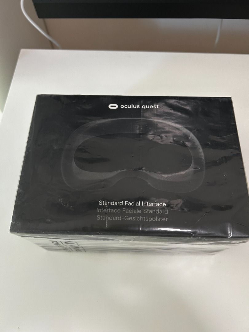Oculus Quest (1st gen) 128GB, with official accessories (e.g. official ...