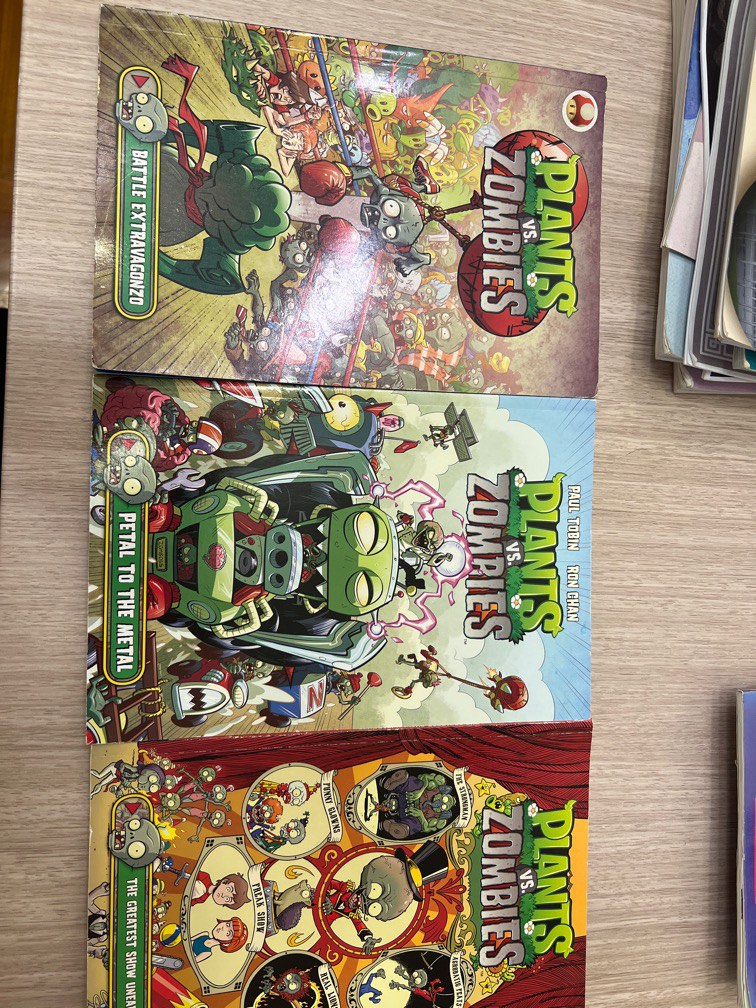 Plants vs Zombies Books, 興趣及遊戲, 書本 & 文具, 雜誌及其他 - Carousell
