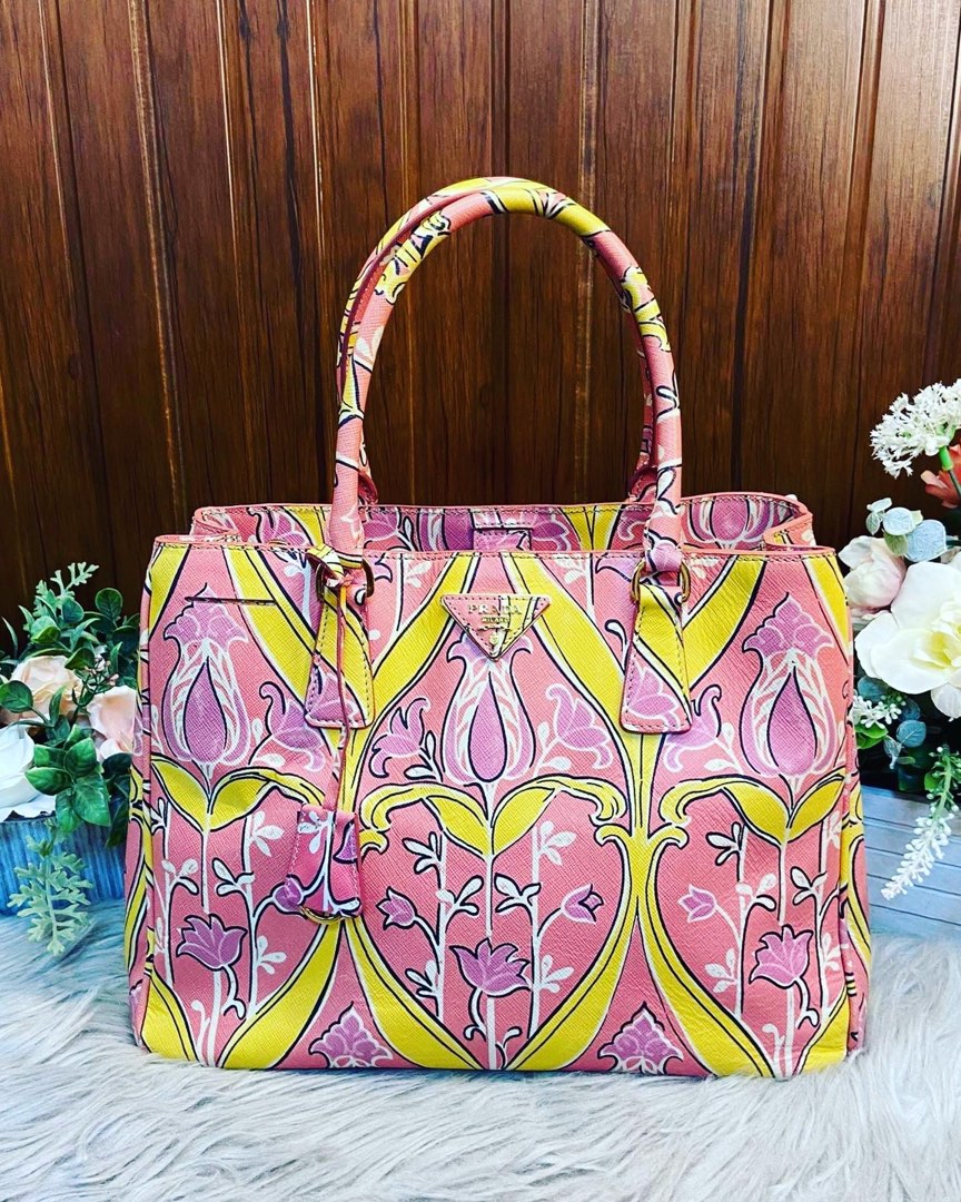 PRADA SAFFIANO GALLERIA ( LIMITED EDITION) on Carousell