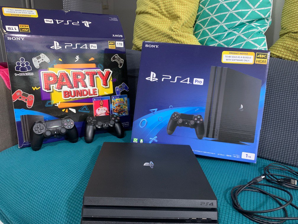 PS4 Pro 1TB/ 2 Dual shock controllers/ SG set, Video Gaming, Video Game ...