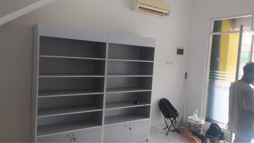 rak dan etalase kaca, Perabotan Rumah di Carousell