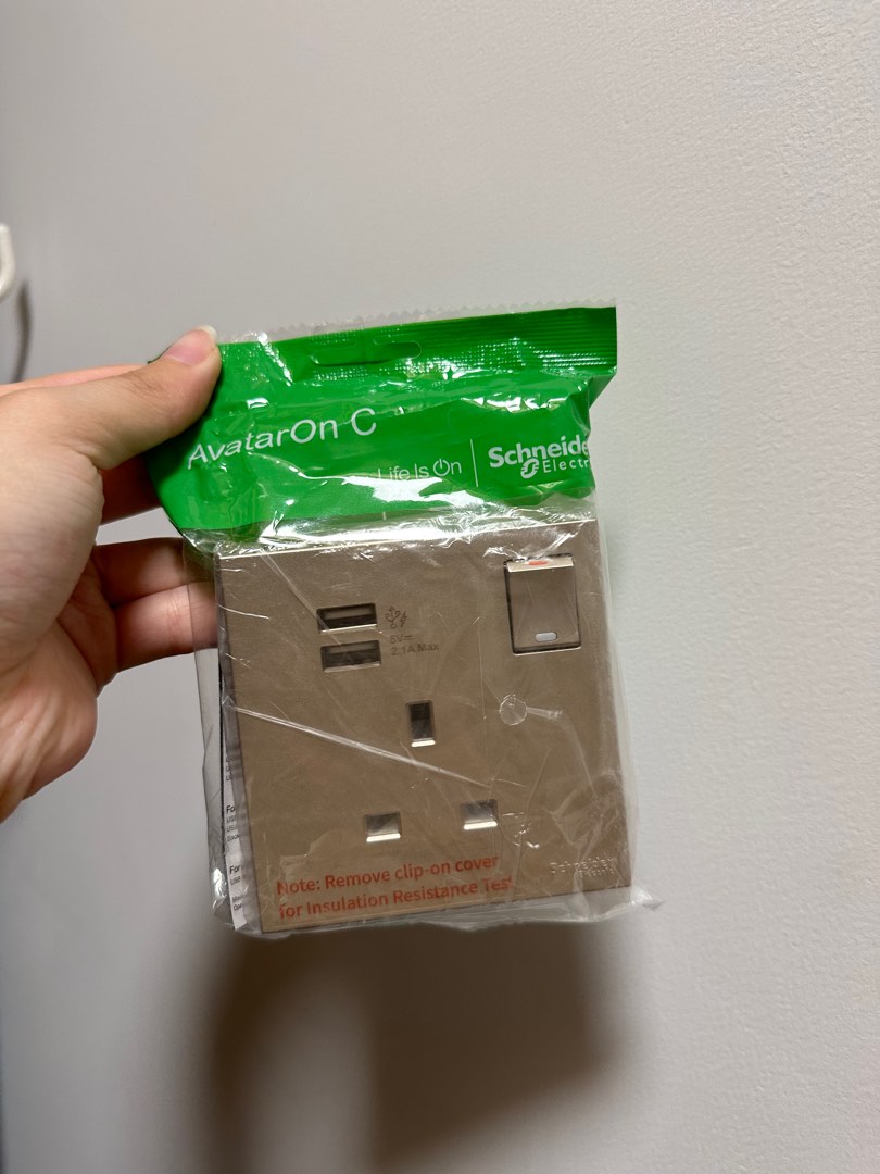 Schneider AvatarOn Single Socket with USB, TV & Home Appliances ...