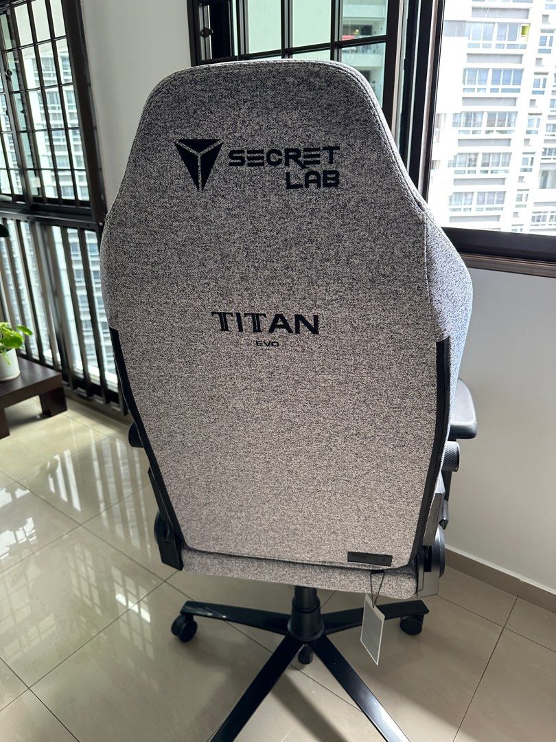 Secretlab Titan EVO 2022 cookies n cream, Furniture & Home Living ...