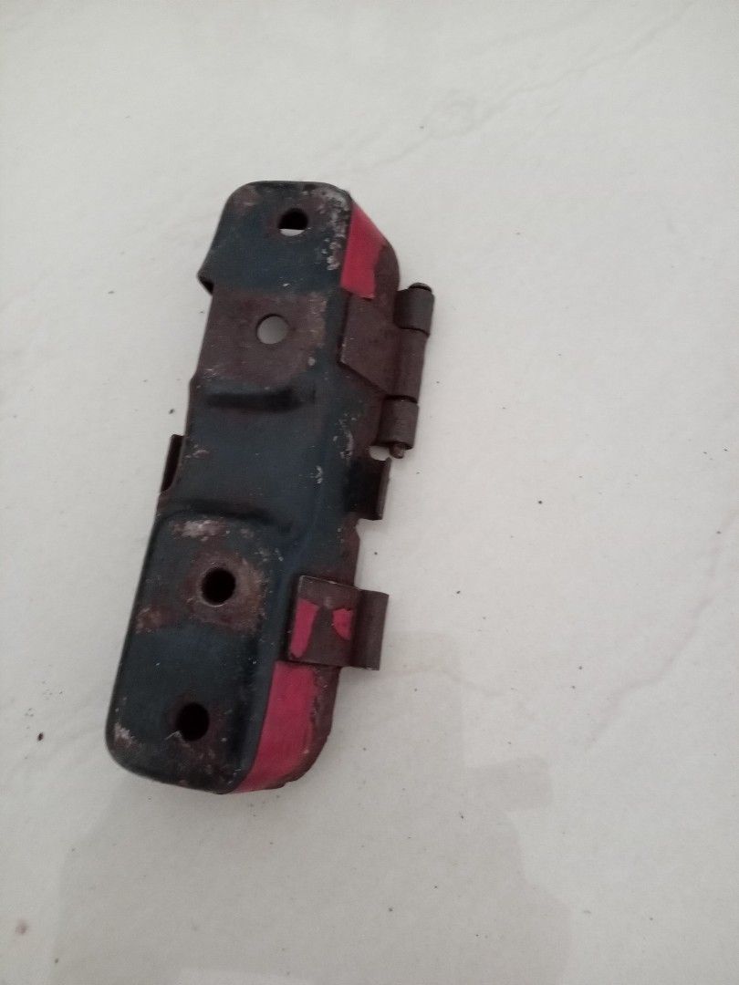 Tool box v80 yamaha engsel kurang 1, Barang Yang Dicari di Carousell