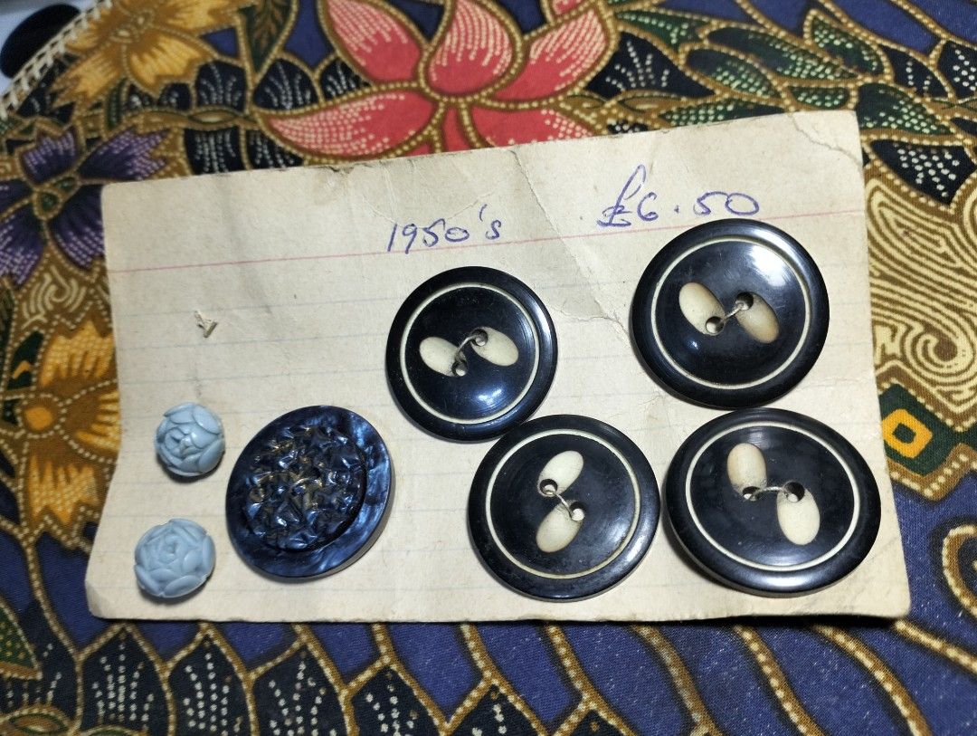 Vintage 1950's Buttons From UK ( UNUSED ), Hobbies & Toys, Memorabilia ...