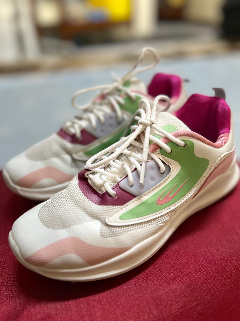 World Balance Spring Runner BG on Carousell