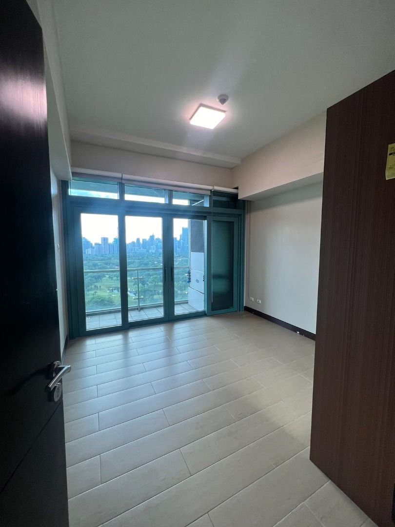 Eight Forbestown BGC 2 Br For Sale Facing Manila Golf, Property, For ...